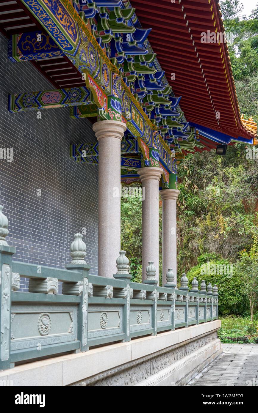 A magnificent and exquisite Chinese Buddhist temple hall Stock Photo ...