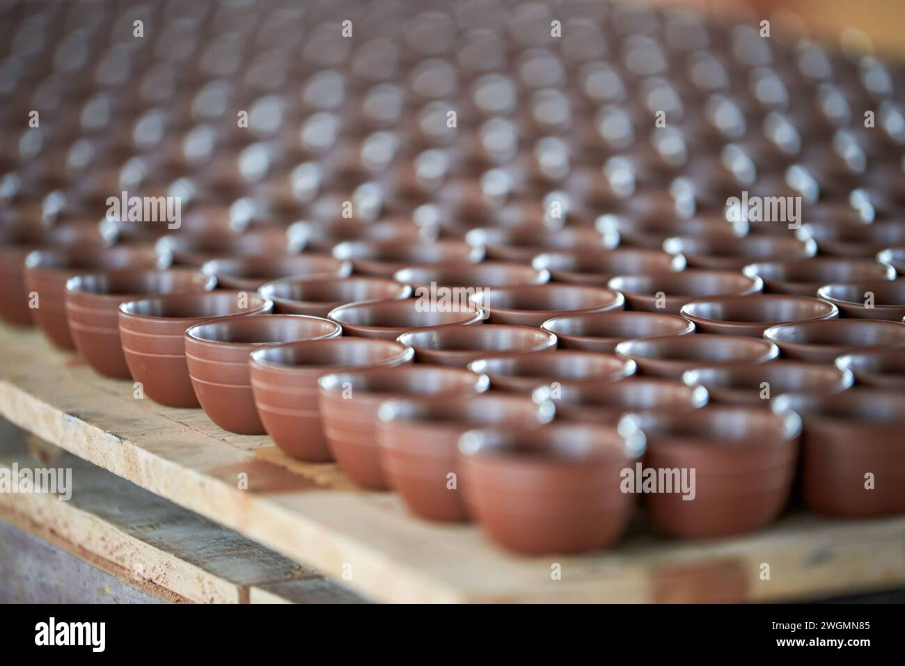 Empty pottery workshop clay tools hi-res stock photography and images ...