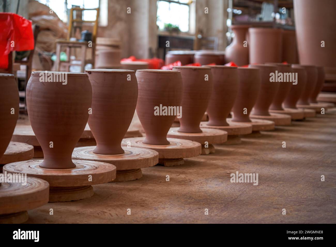 Empty pottery workshop clay tools hi-res stock photography and images ...