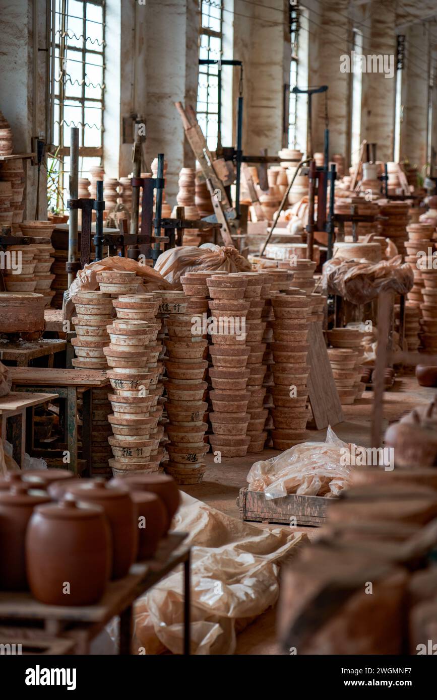 Empty pottery workshop clay tools hi-res stock photography and images ...