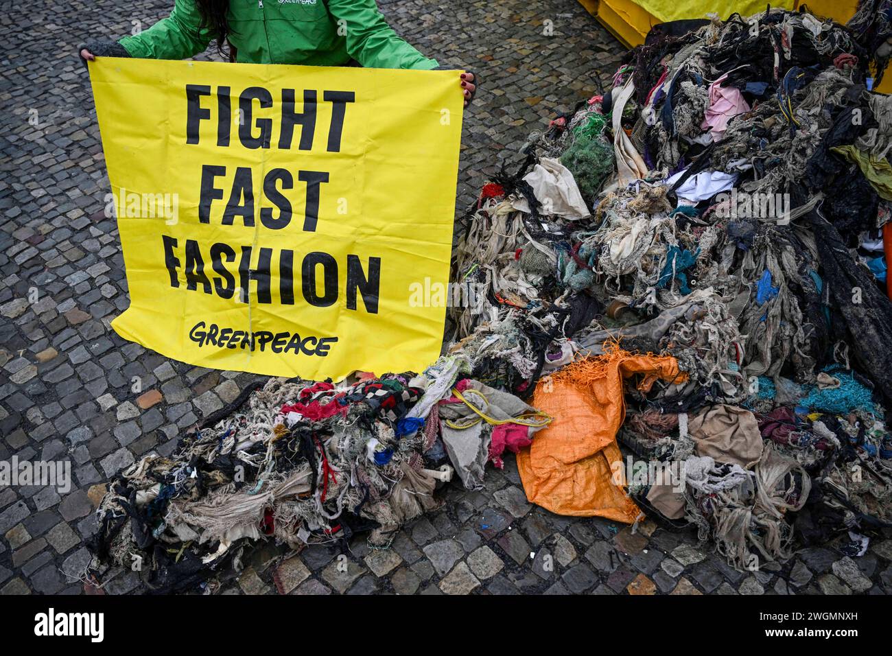 Berlin, Germany. 05th Feb, 2024. Greenpeace activists protest at the ...