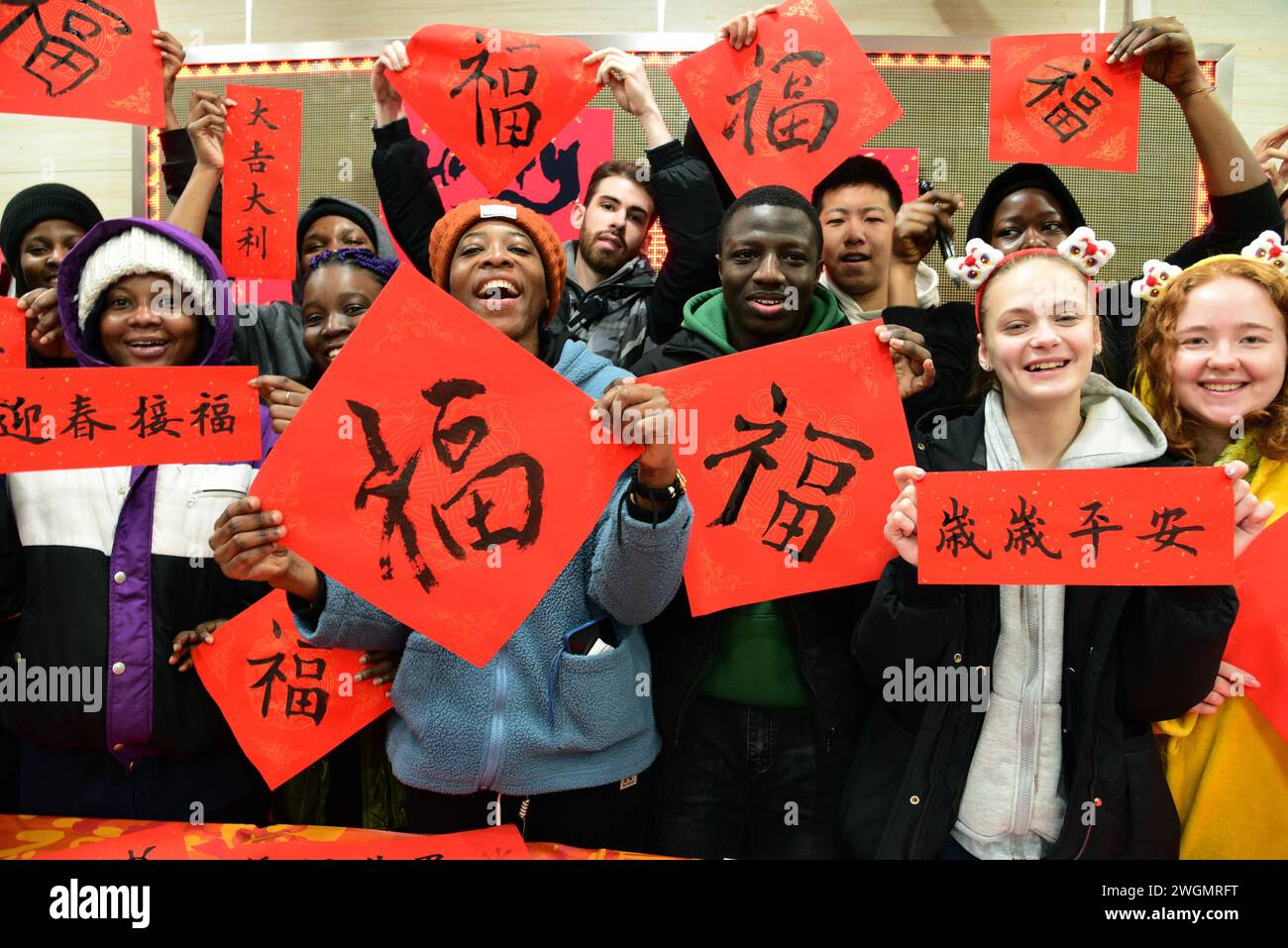 Foreign students from Jiangsu University experience Chinese Spring ...
