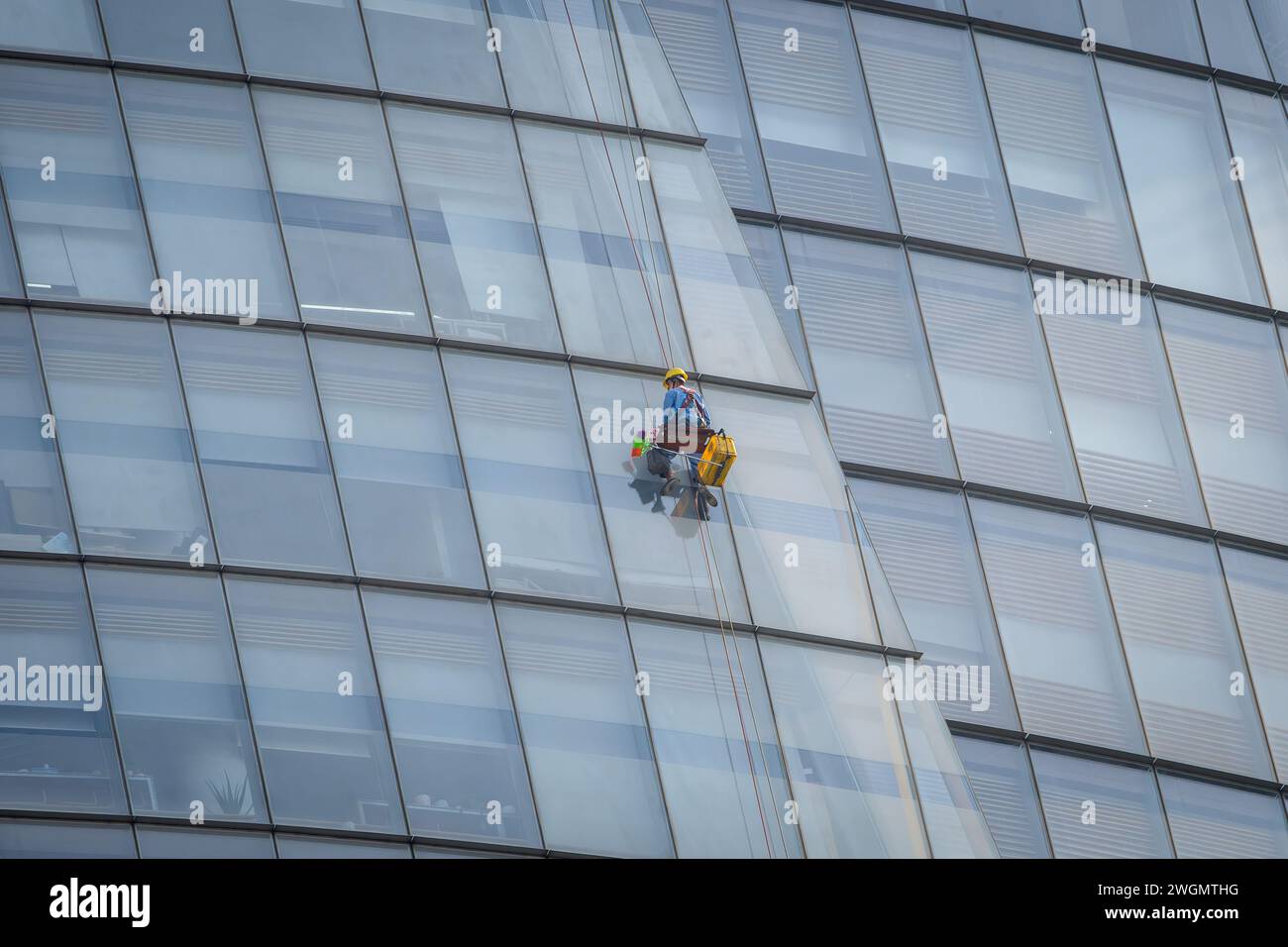 High rise building construction worker hi-res stock photography and ...
