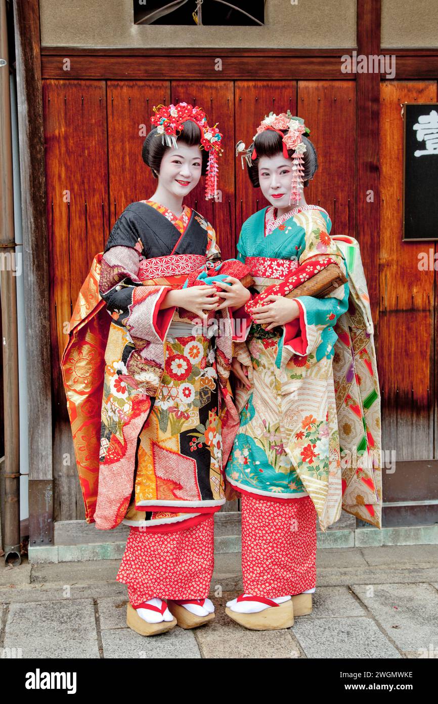 Japan geiko hi-res stock photography and images - Alamy