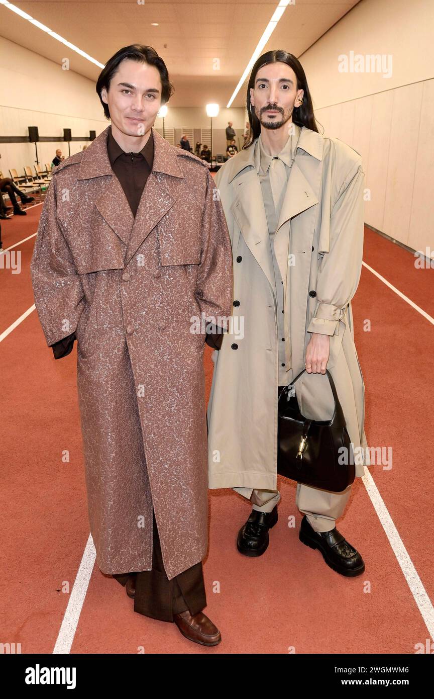 Denny Pham und Julian Daynov bei der William Fan Fashion Show Off Duty ...