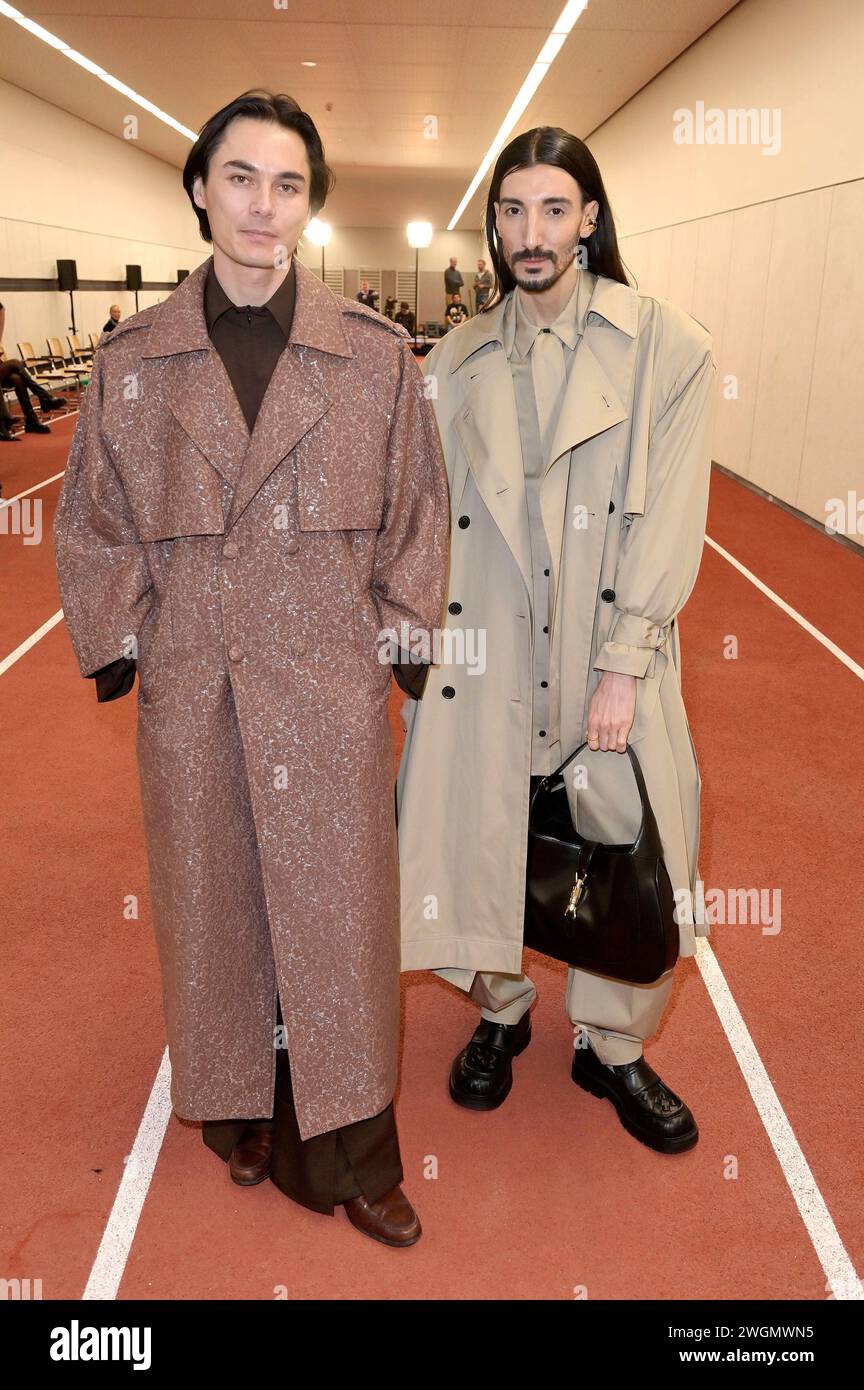 Denny Pham und Julian Daynov bei der William Fan Fashion Show Off Duty ...