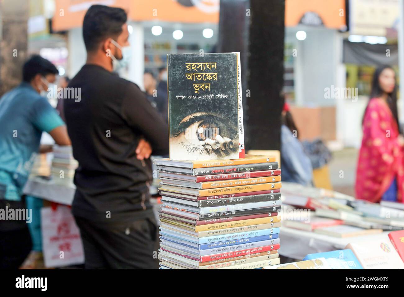 Buchmesse in Dhaka Visitors read books at the national book fair named Ekushey Boi Mela in Dhaka ...