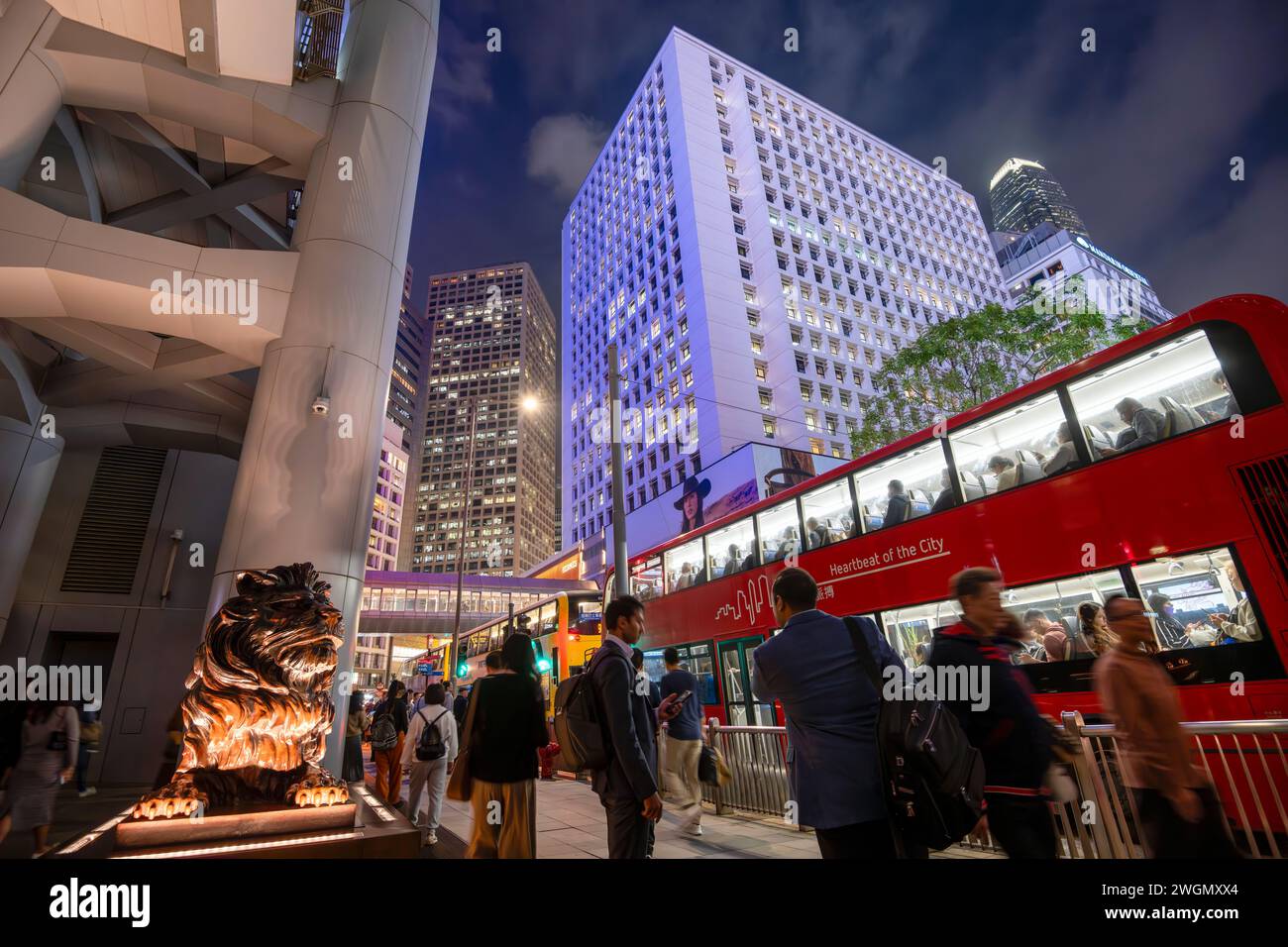 Hsbc lion central hong kong hi-res stock photography and images - Alamy