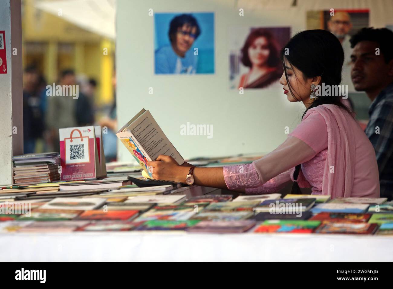 Dhaka, Bangladesh. 06th Feb, 2024. Visitors read books at the national book fair named Ekushey ...