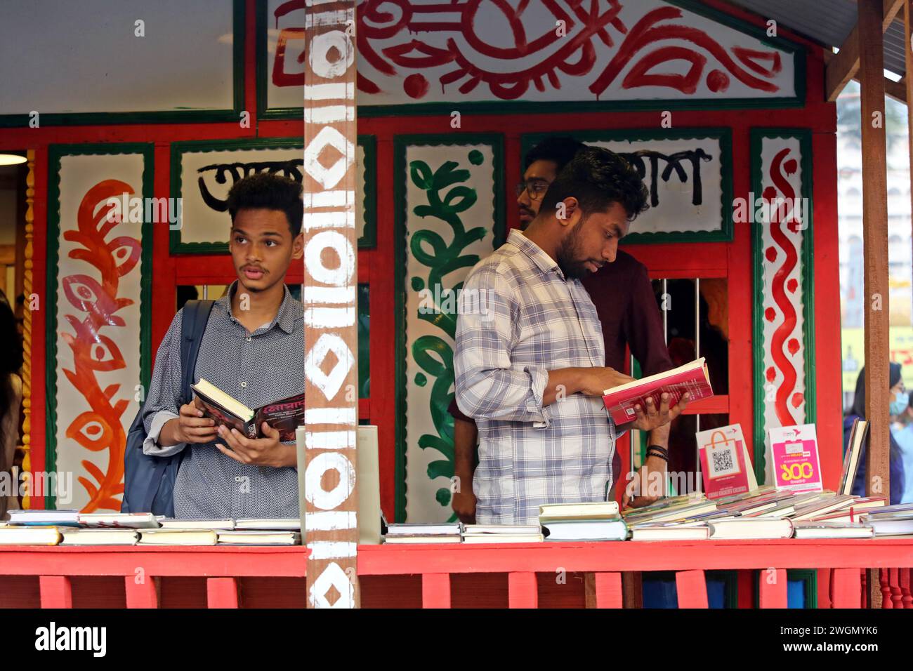 Dhaka, Bangladesh. 06th Feb, 2024. Visitors read books at the national book fair named Ekushey ...