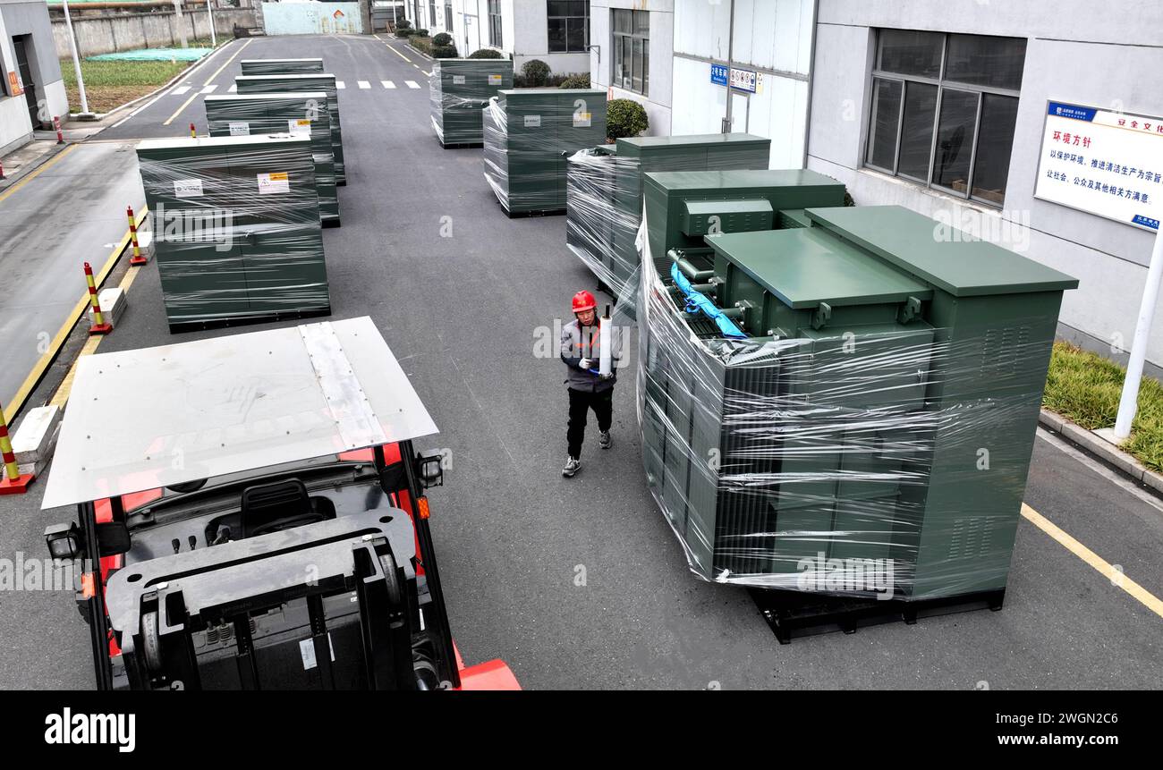 HAIAN, CHINA - FEBRUARY 6, 2024 - Workers load 25 energy-saving ...