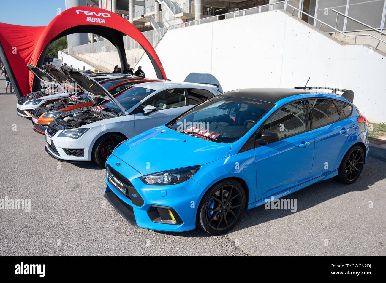 Front view of a nice sports hot hatch, the blue third generation Ford ...