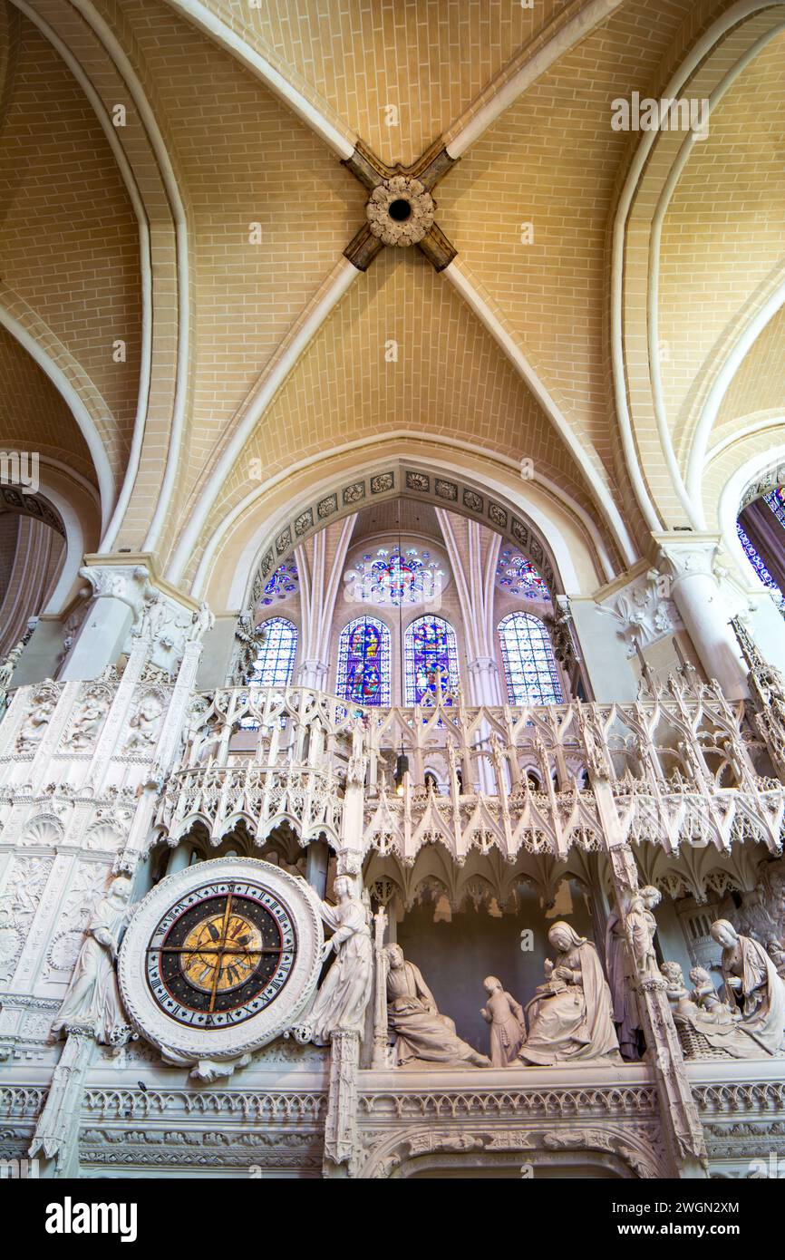Cathedral of Our Lady of Chartres, France, choir wall sculpture and ...