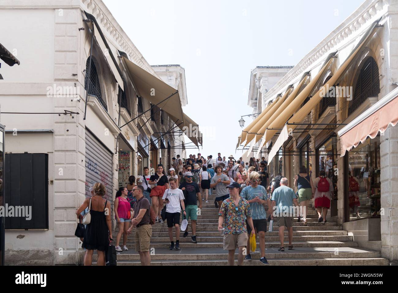 Venezia ponte rialto souvenirs hi-res stock photography and images - Alamy