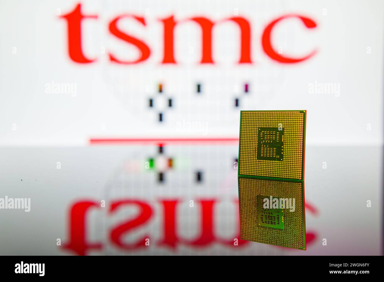 Microprocessor wafer hi-res stock photography and images - Alamy