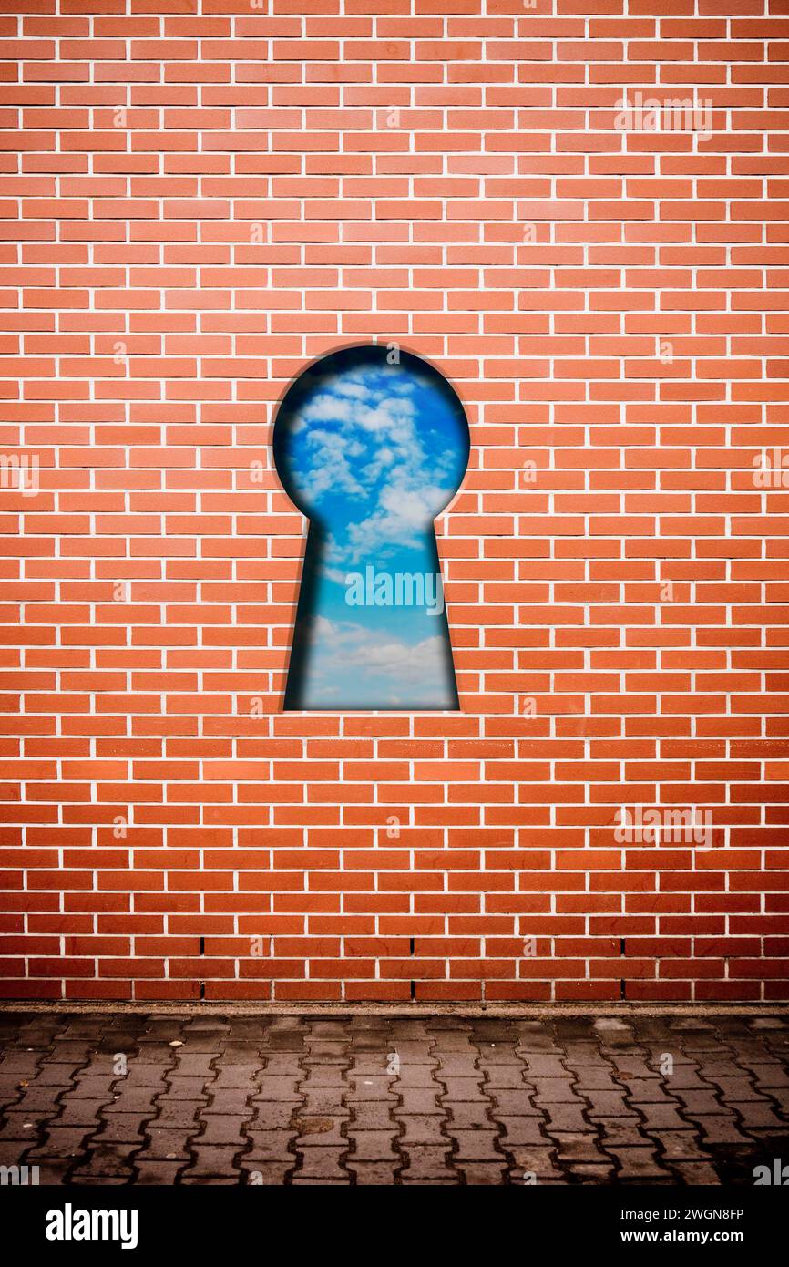 Sky inside a keyhole hi-res stock photography and images - Alamy