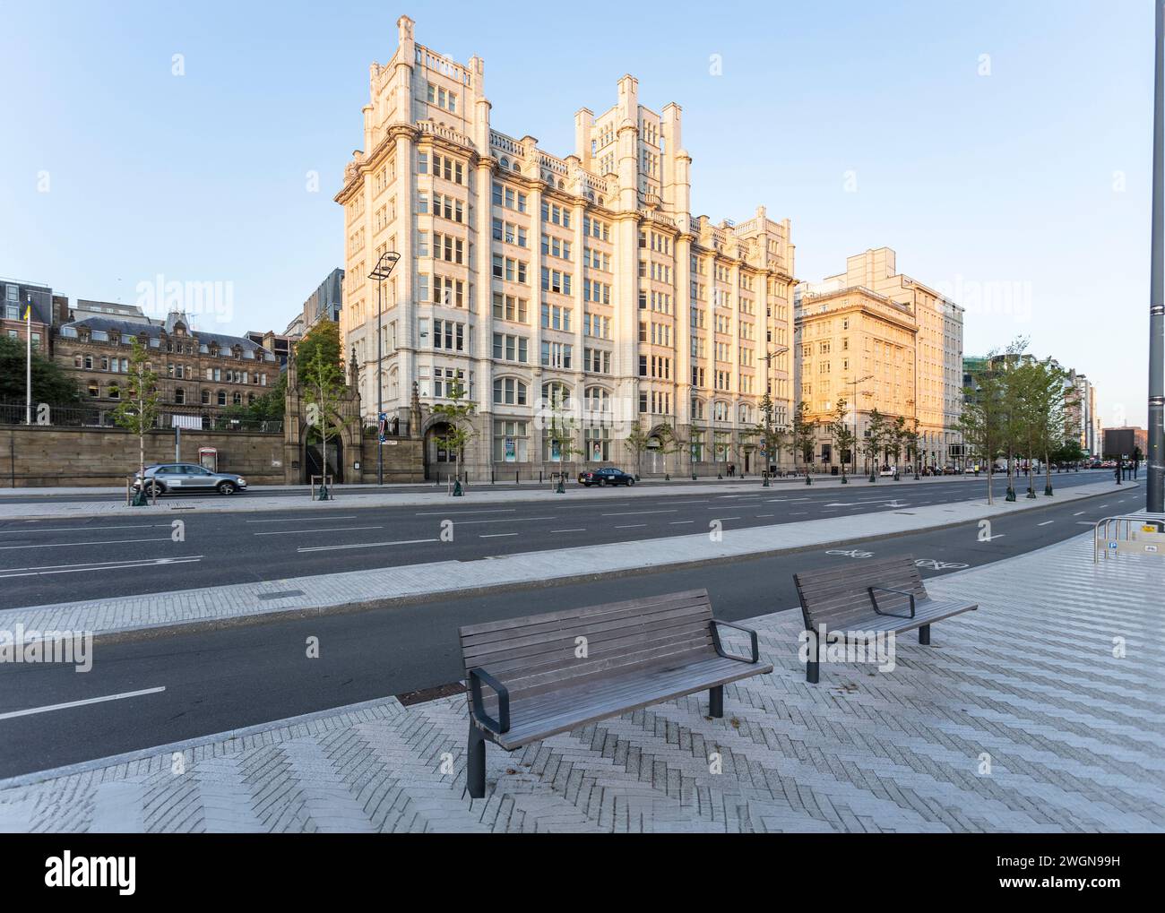 Massive gates hi-res stock photography and images - Alamy