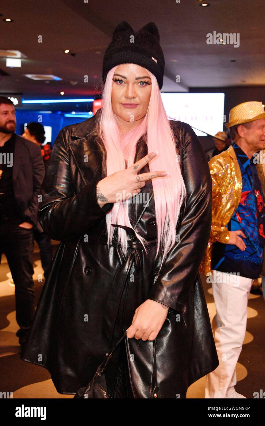 Kitty Kat bei der Dr. Sindsen Fashion Show und der Premiere der Eric ...