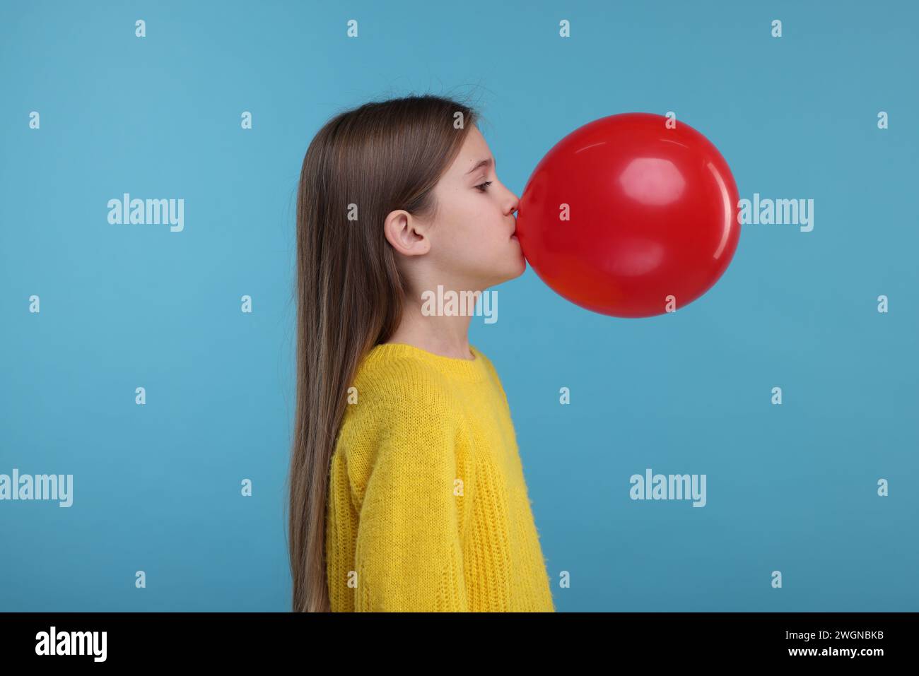 Girl with red balloon hi-res stock photography and images - Alamy