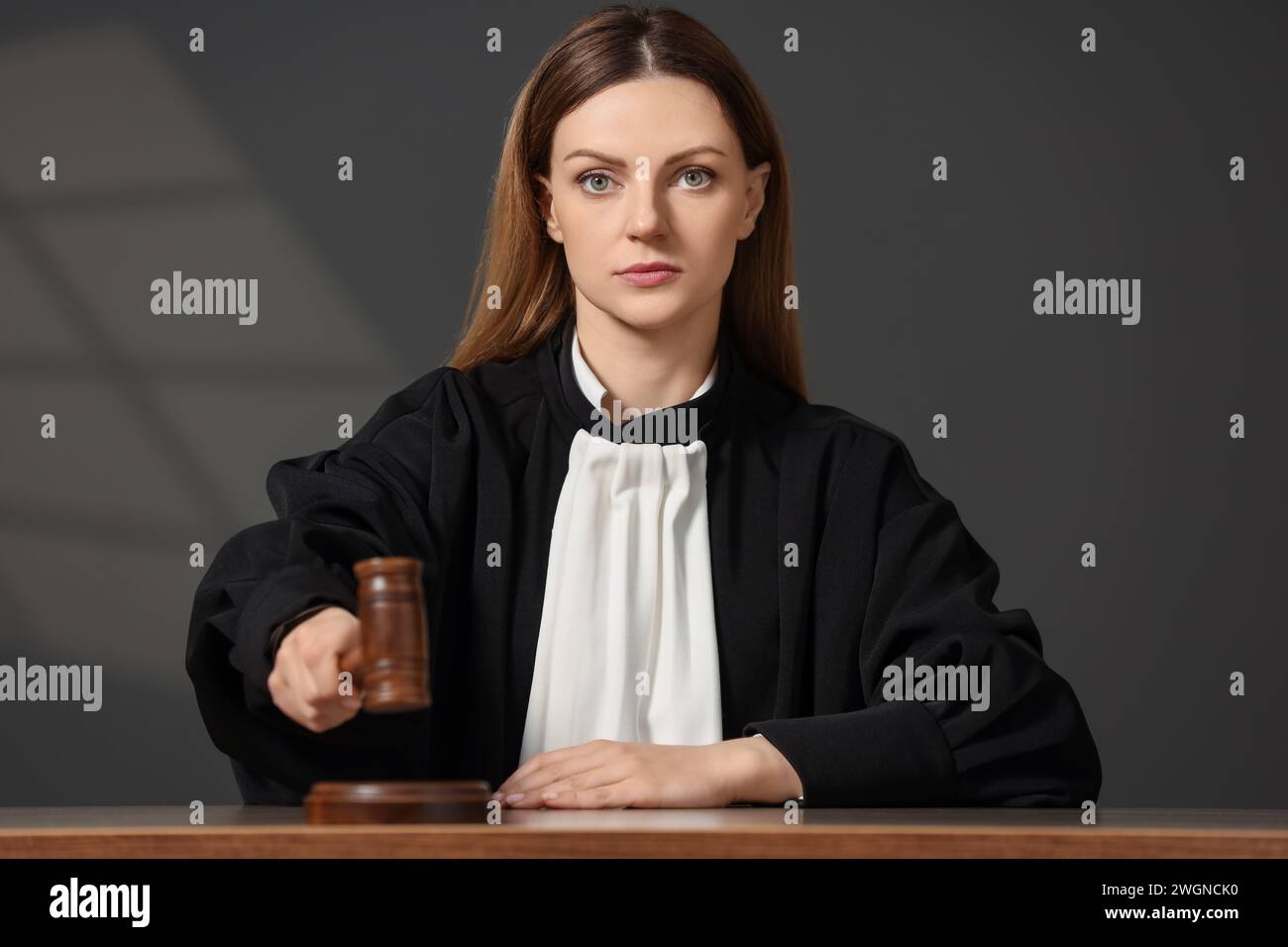 Woman judge courtroom hi-res stock photography and images - Alamy