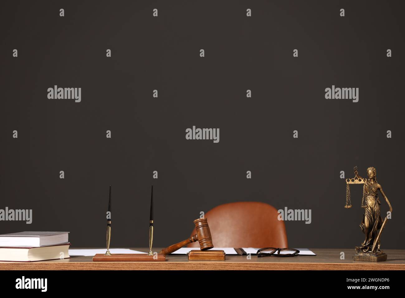 Tribunal chair hi-res stock photography and images - Alamy