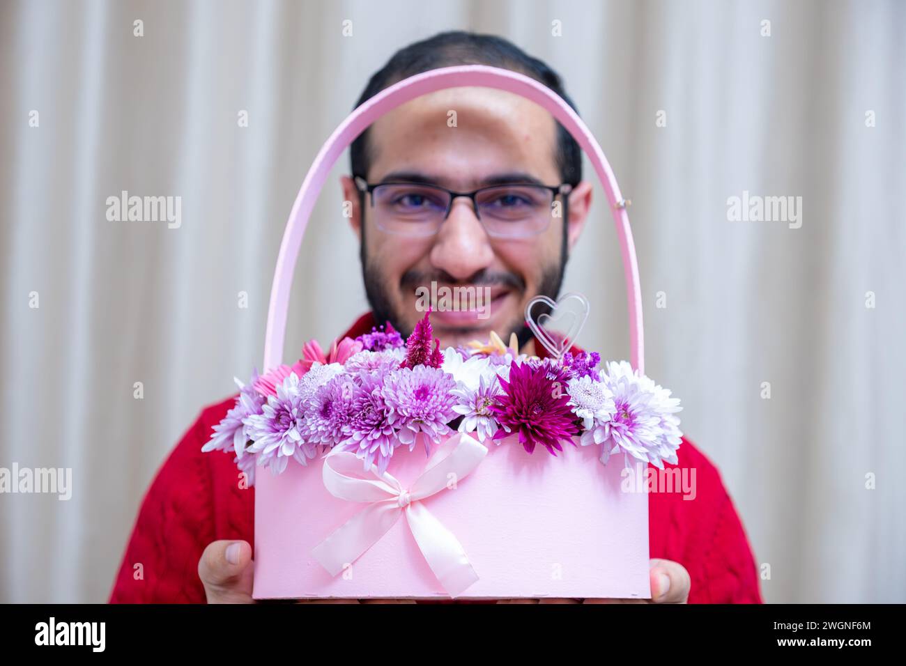 Male gifting hi-res stock photography and images - Alamy