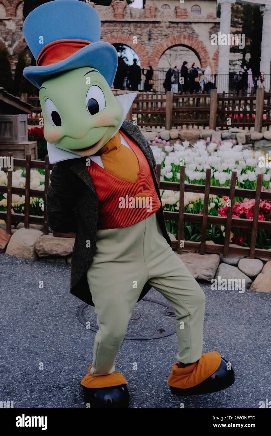Jiminy cricket hi-res stock photography and images - Alamy