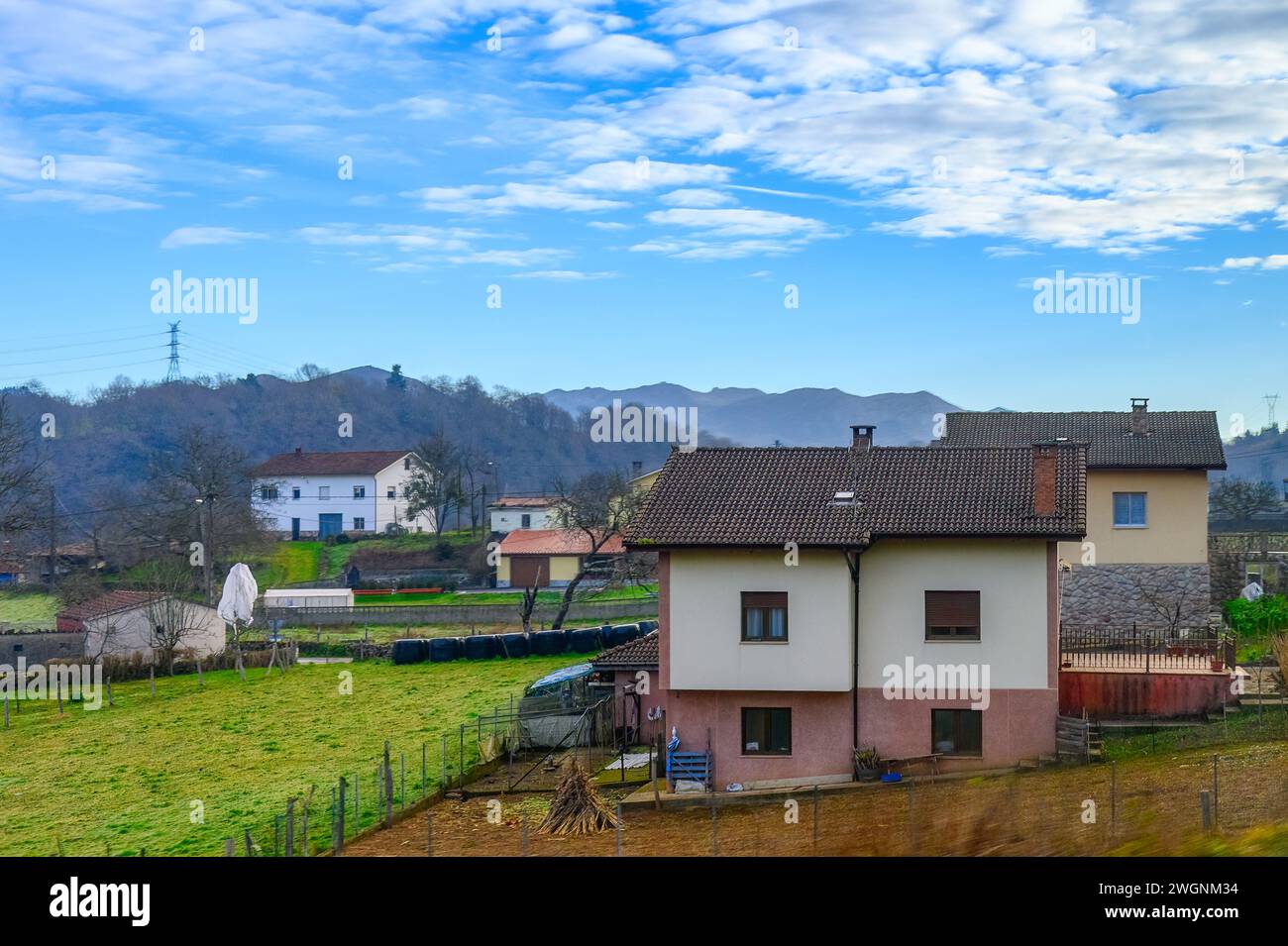 Cottage style house exterior hi-res stock photography and images - Alamy