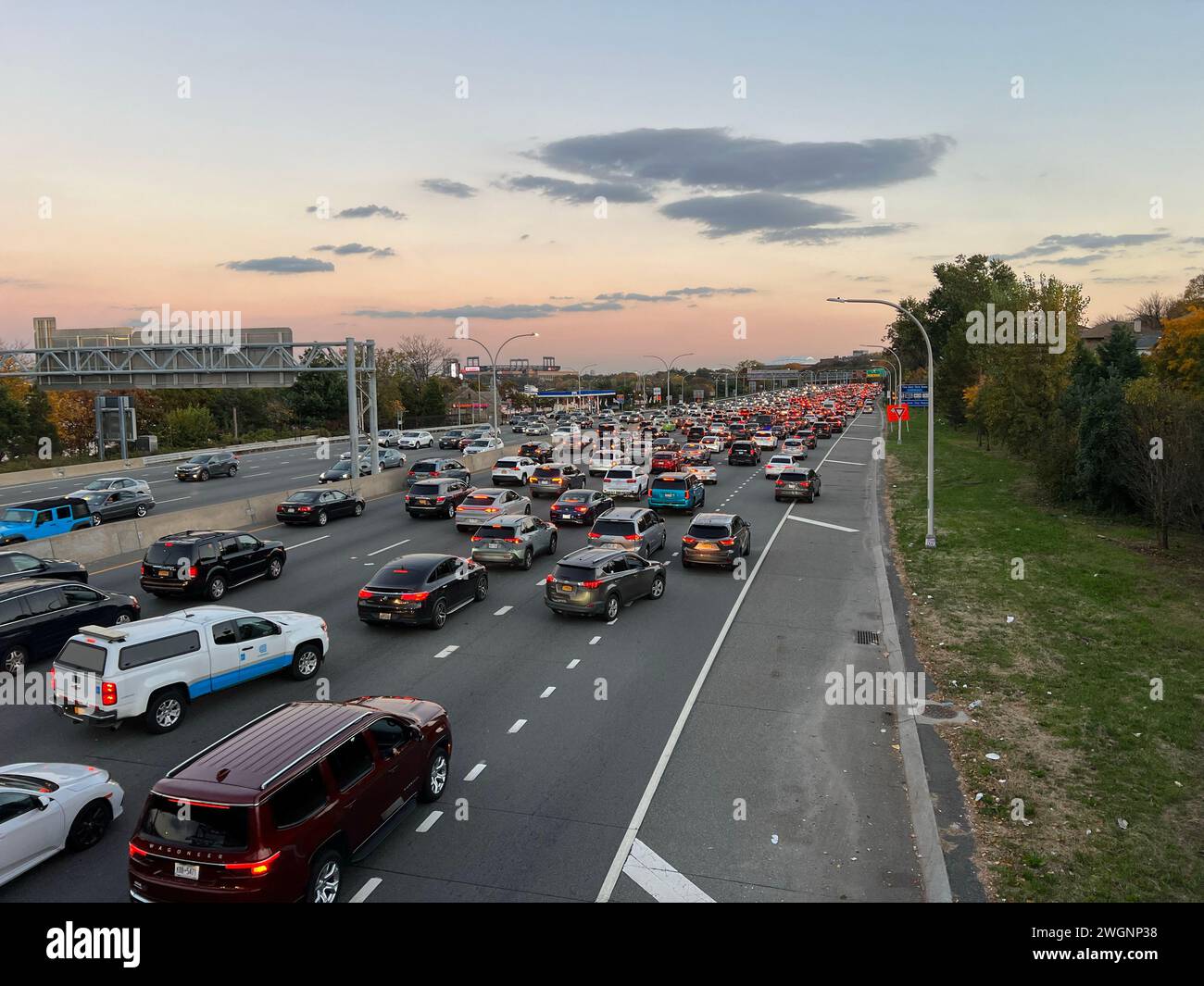 A top view of cars in heavy traffic on a congested freeway in Queens ...