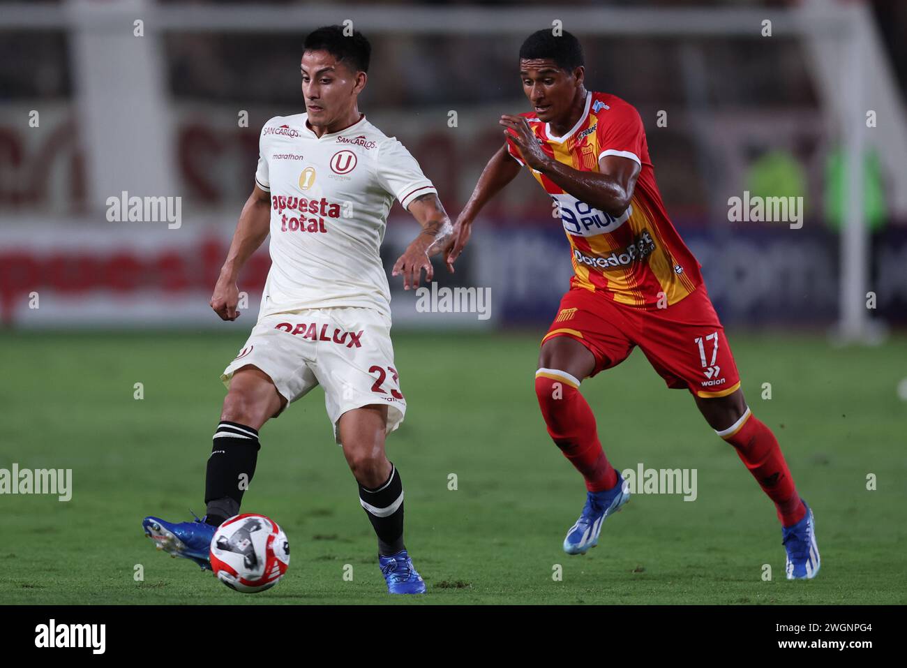 Jorge Murrugarra of Universitario de Deportes and Nicolas Figueroa of ...
