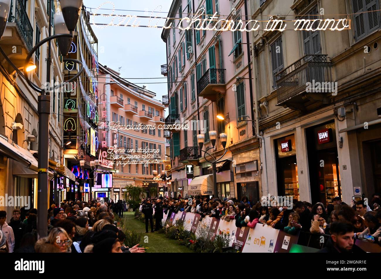 green carpet people Stock Photo - Alamy