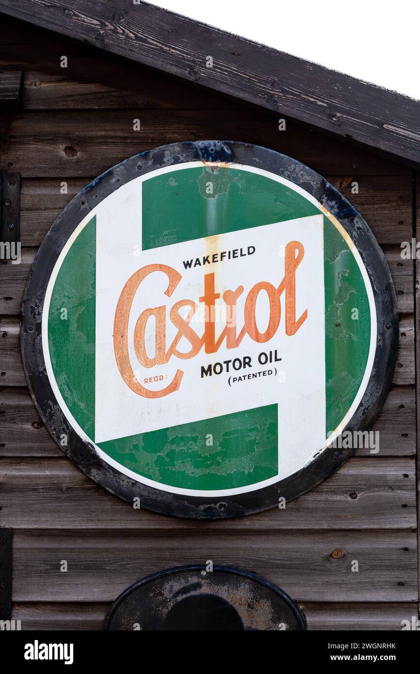 Vintage oil company signs hi-res stock photography and images - Alamy