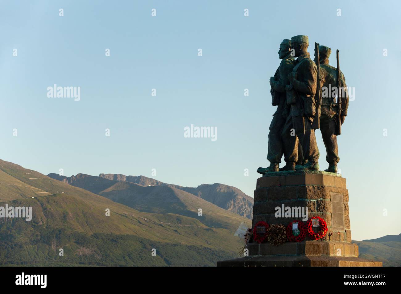 View commando memorial spean bridge hi-res stock photography and images ...