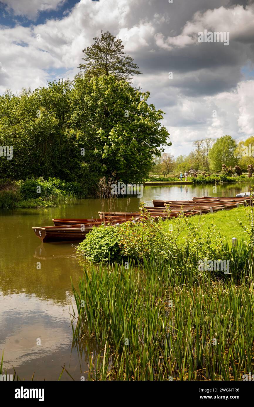 UK, England, Suffolk, Flatford, rowing boats on River Stour mill race ...