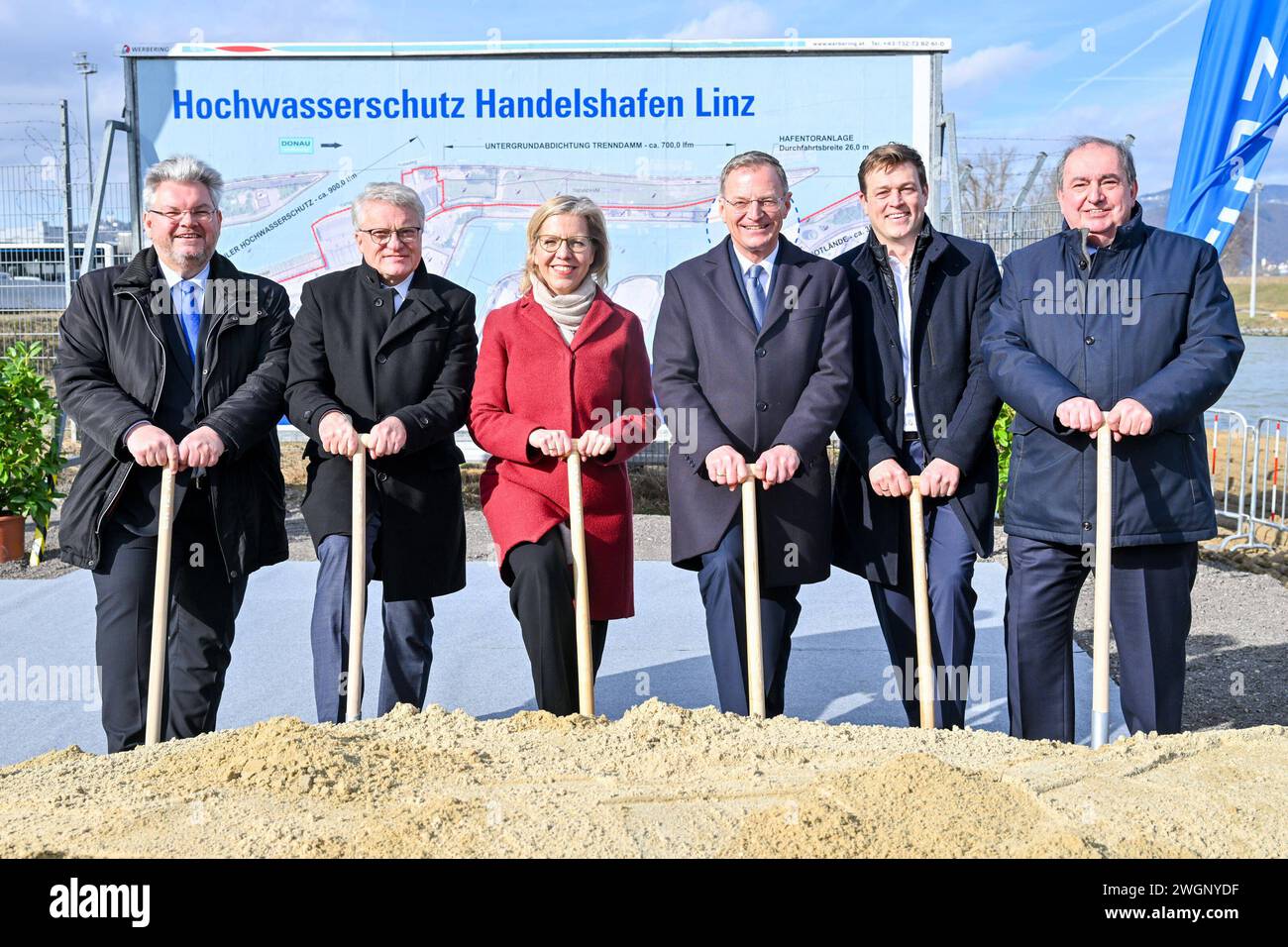 Spatenstich Hochwasserschutz Hafen Linz, 06.02.2024, Hafen Linz, AUT, Spatenstich ...