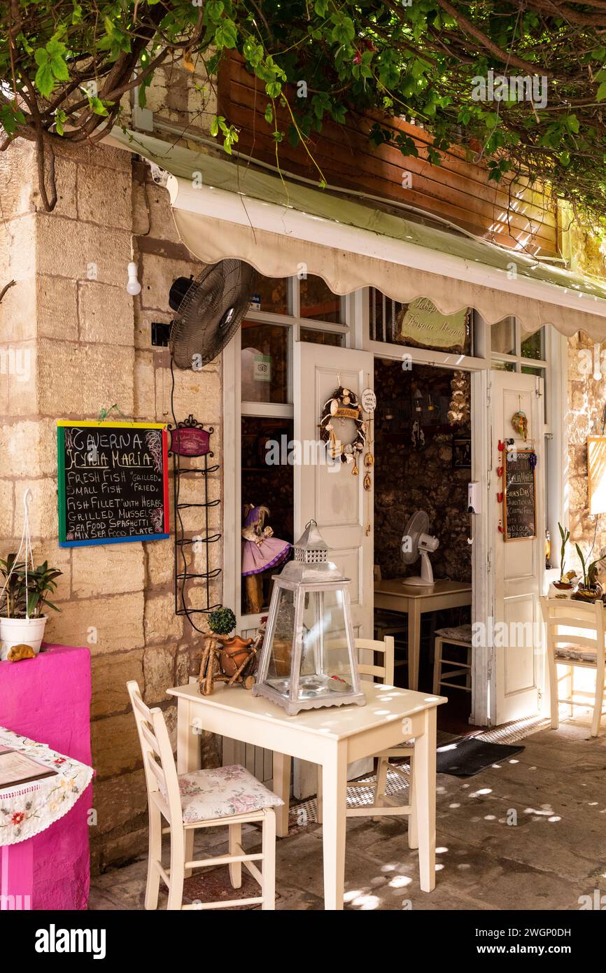 Crete rethymnon old town restaurant hi-res stock photography and images ...