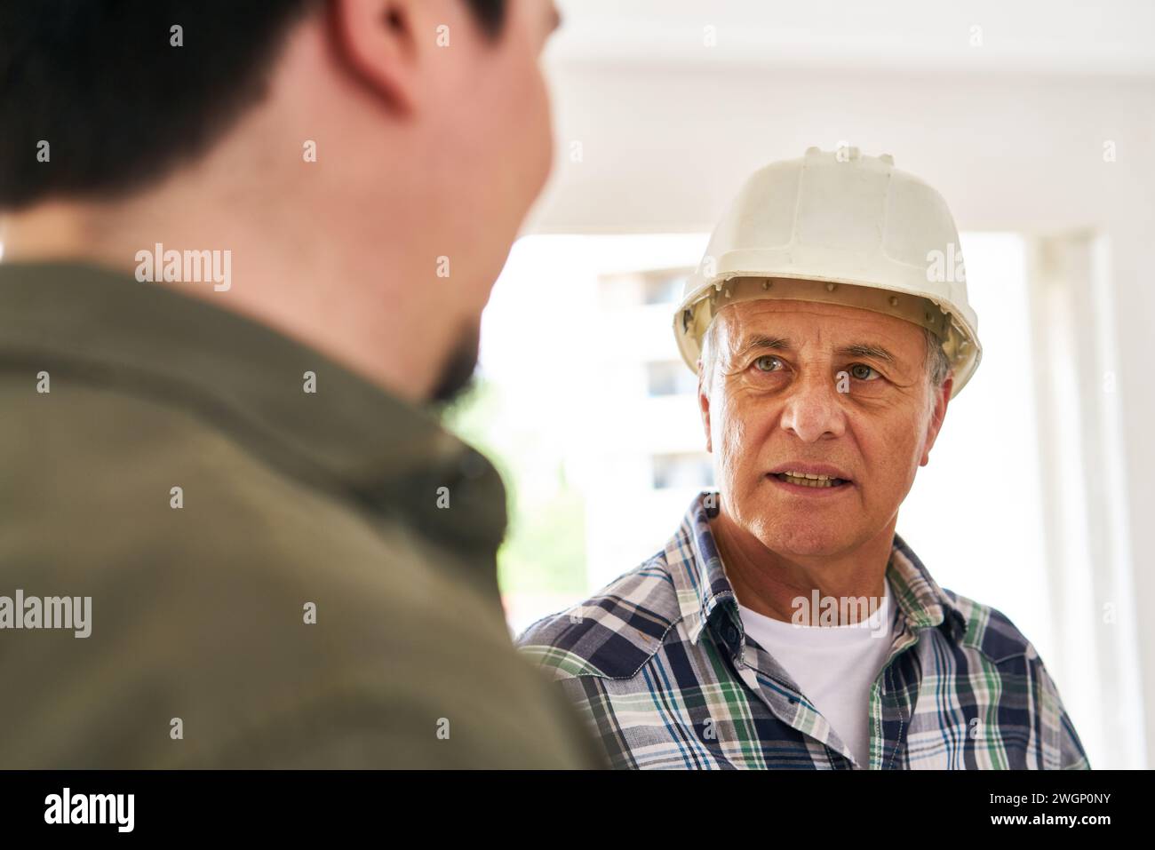 Contractor hardhat hi-res stock photography and images - Alamy