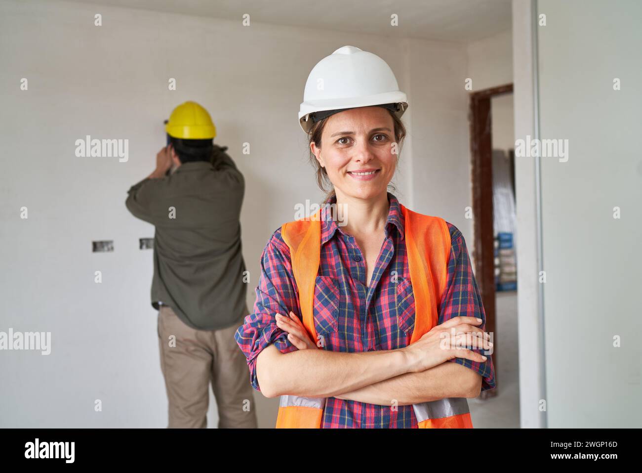Portrait female builder hi-res stock photography and images - Alamy