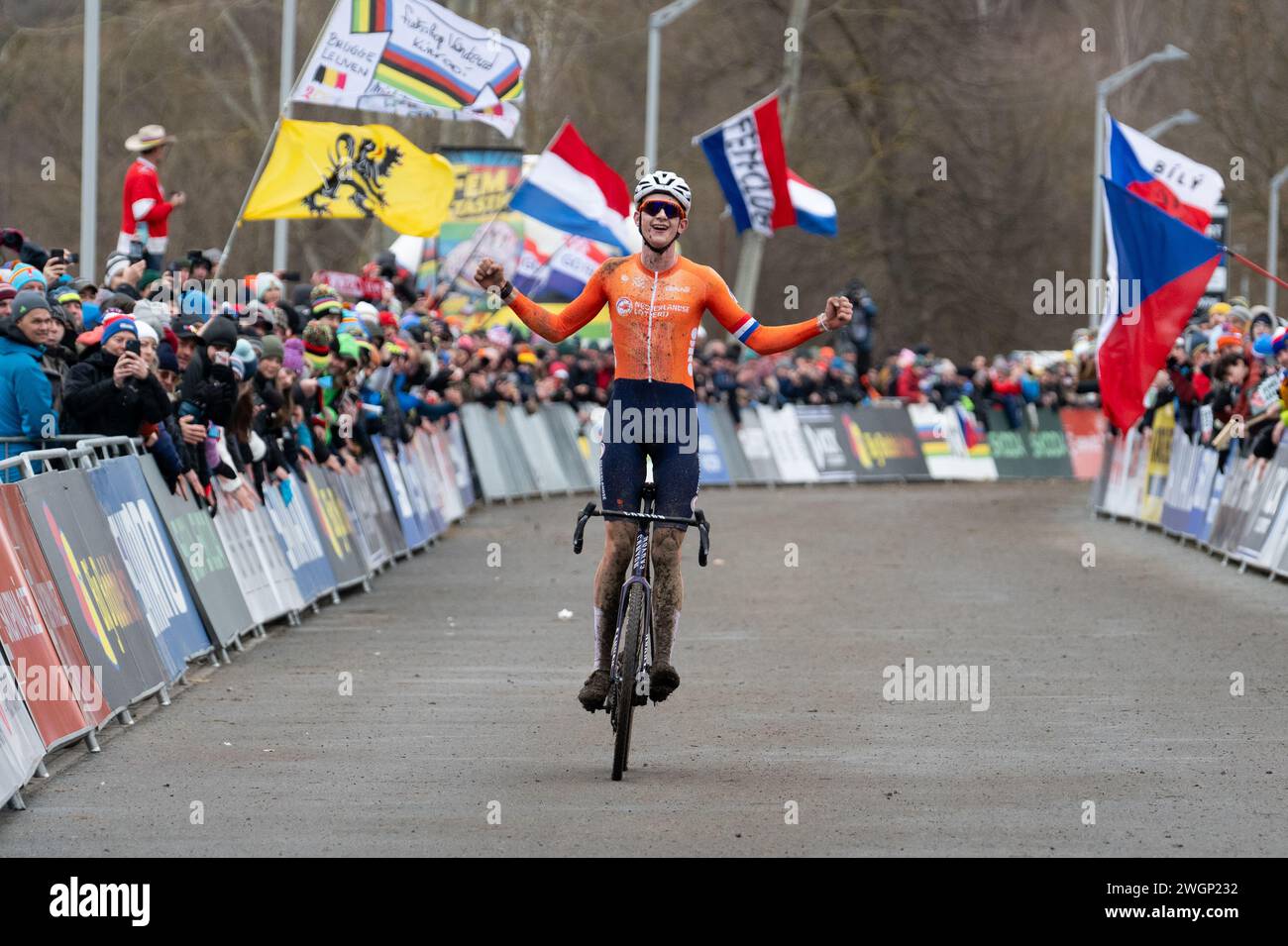 Tibor Del Grosso wins the U-23 men's race at the UCI Cyclocross World ...
