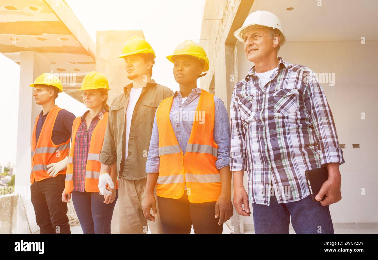 Group of confident construction workers as team onsite in workgear Stock Photo - Alamy