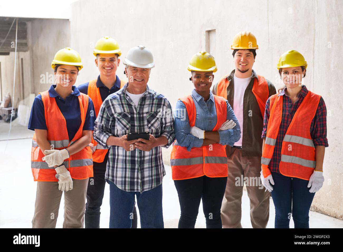African female engineer wearing hardhat hi-res stock photography and ...