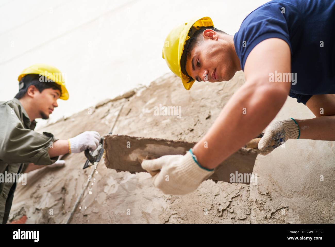 Using trowels hi-res stock photography and images - Alamy