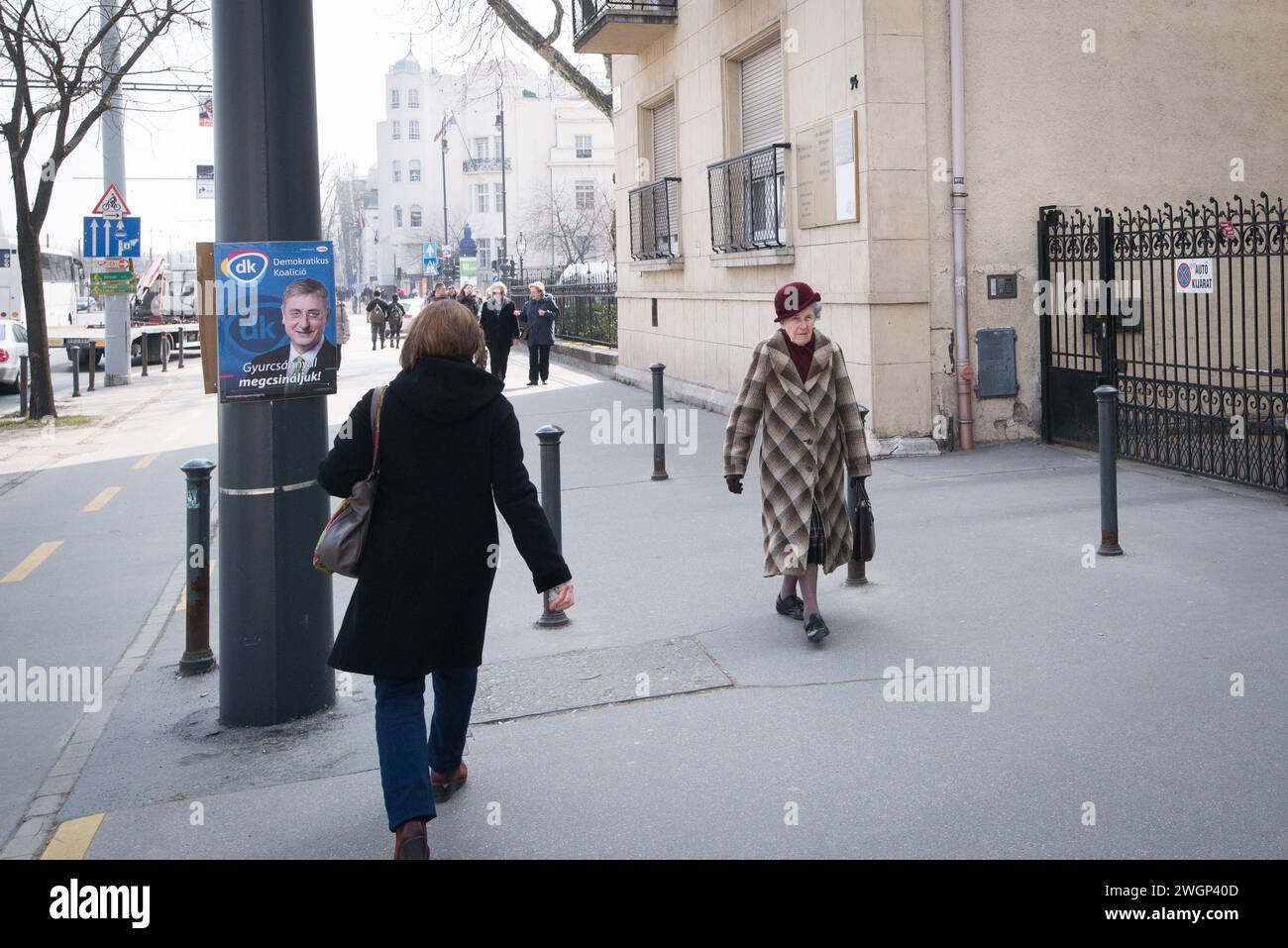 Old lady walking hi-res stock photography and images - Alamy