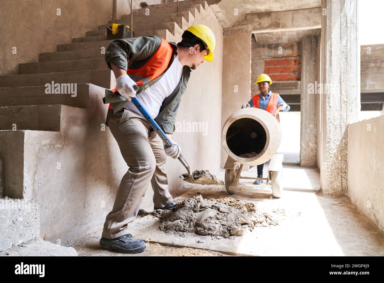 Man mixing cement hi-res stock photography and images - Alamy
