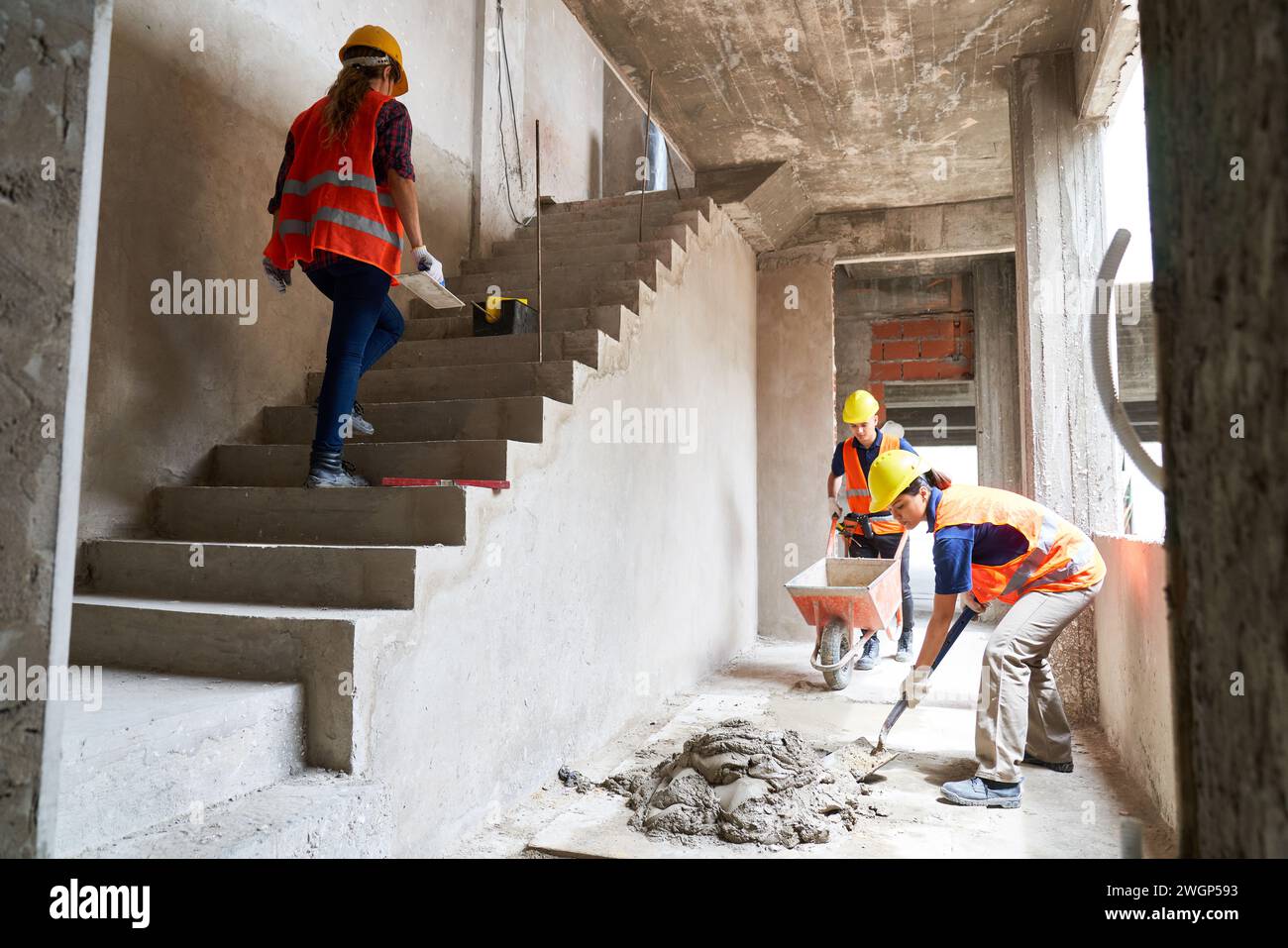 Young construction workers working together Stock Photo - Alamy