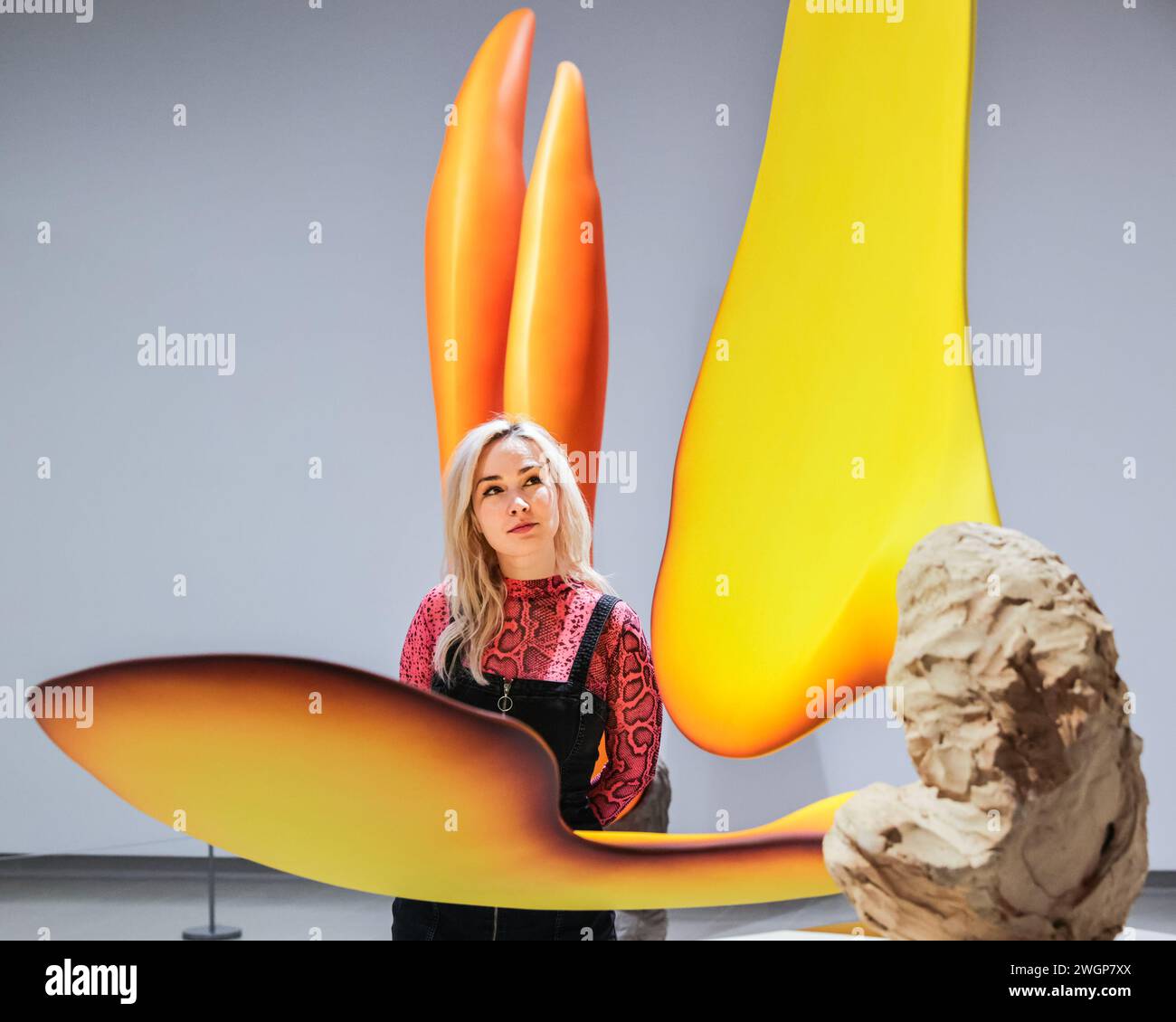 London, UK, 06th Feb 2024. A gallery volunteer with Teresa Solar Abboud ...