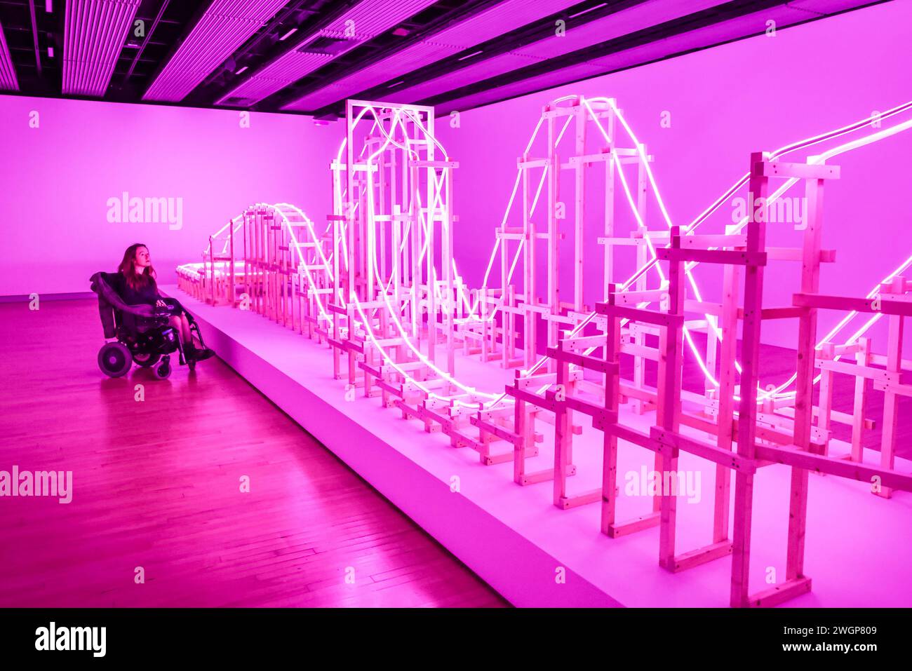 London, UK, 06th Feb 2024. Gallery staffer Camille with EJ Hill, A ...