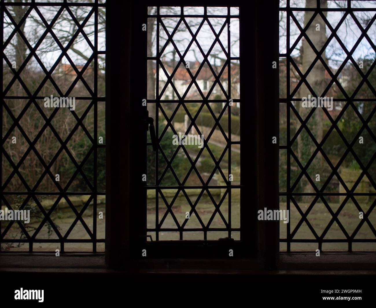 A mullioned and leaded window Stock Photo - Alamy