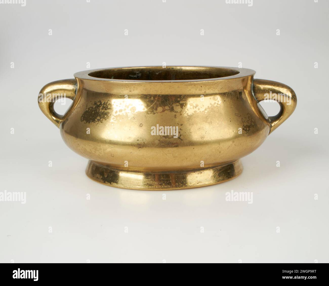 Bronze incense burner hi-res stock photography and images - Alamy