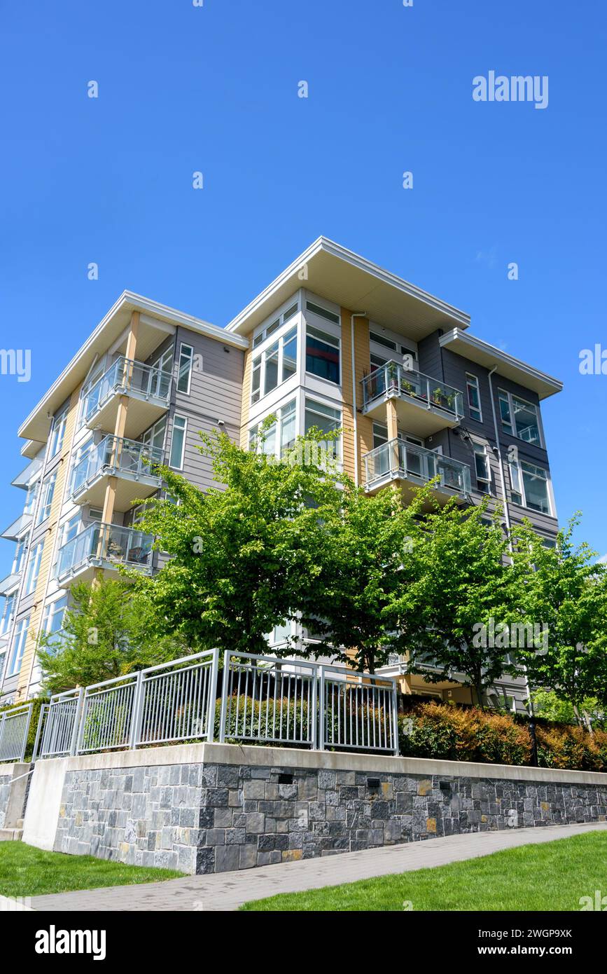 New low-rise residential building on blue sky background Stock Photo ...